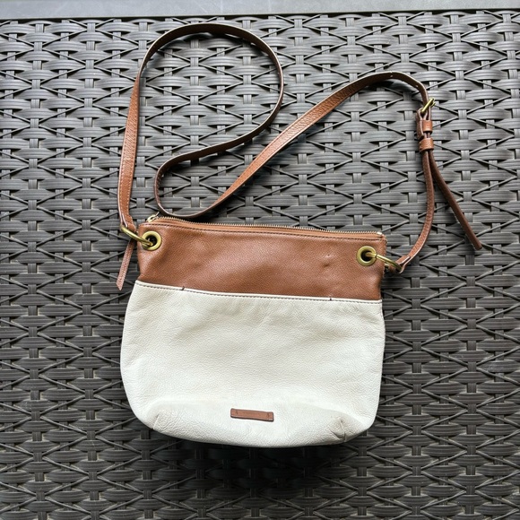 Fossil | Bags | Fossil Keely Bucket Crossbody Purse Cowhide Pebbled ...